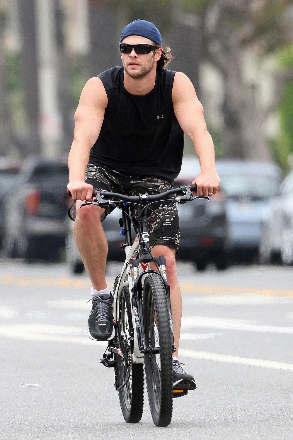 Non Chris Hemsworth Nest Pas Lhomme Le Plus Sexy Du Monde