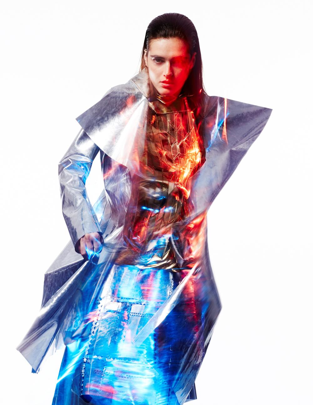 Vestiaire high-tech et iridescent pour électro girl