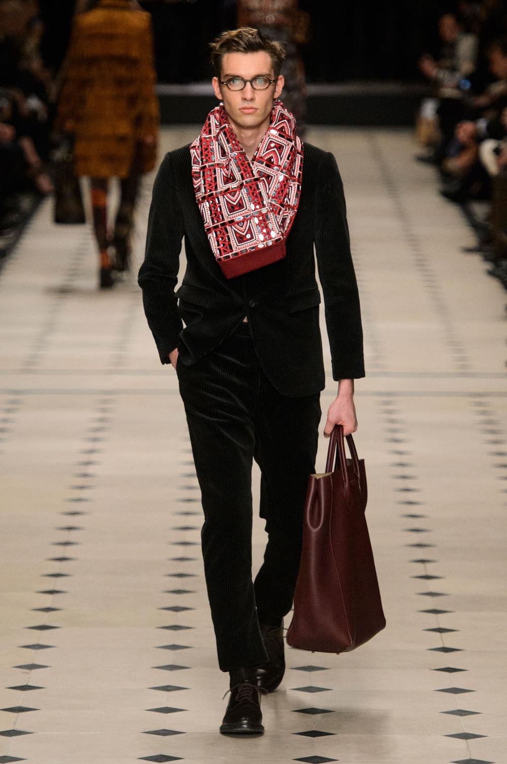 Défilé Burberry Automne-hiver 2015-2016 Prêt-à-porter
