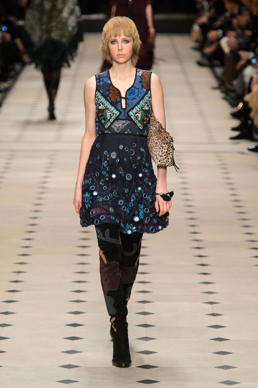 Défilé Burberry Automne-hiver 2015-2016 Prêt-à-porter
