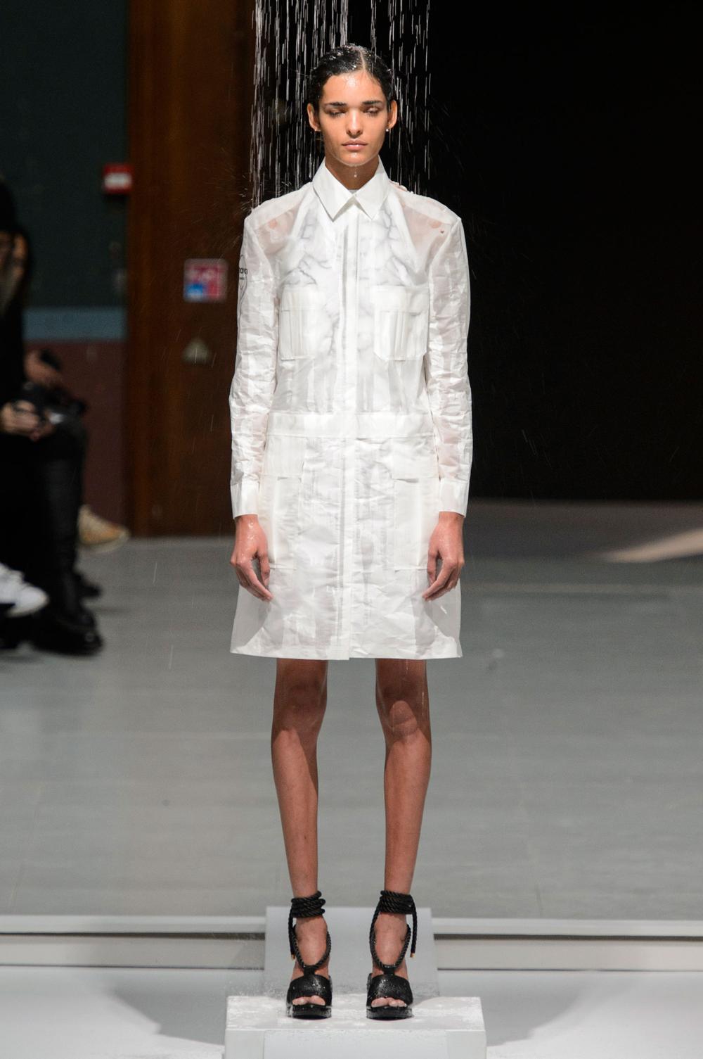 Défilé Hussein Chalayan Printemps-été 2016 Prêt-à-porter