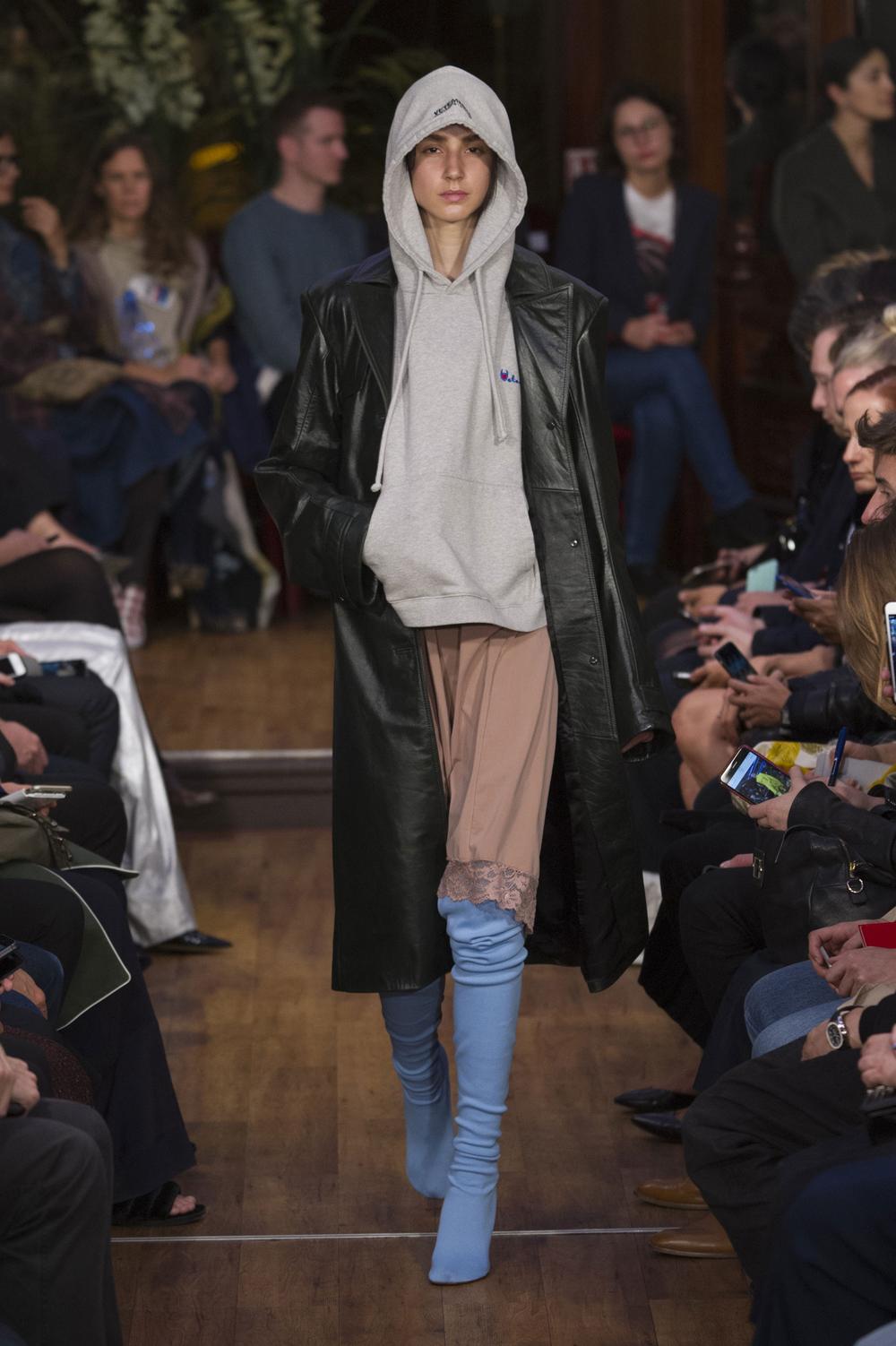 Défilé Vetements Printemps-été 2016 Prêt-à-porter