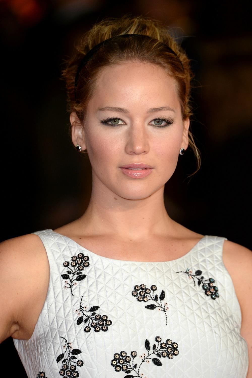 L'intense moment de solitude de Jennifer Lawrence devant les passagers ...