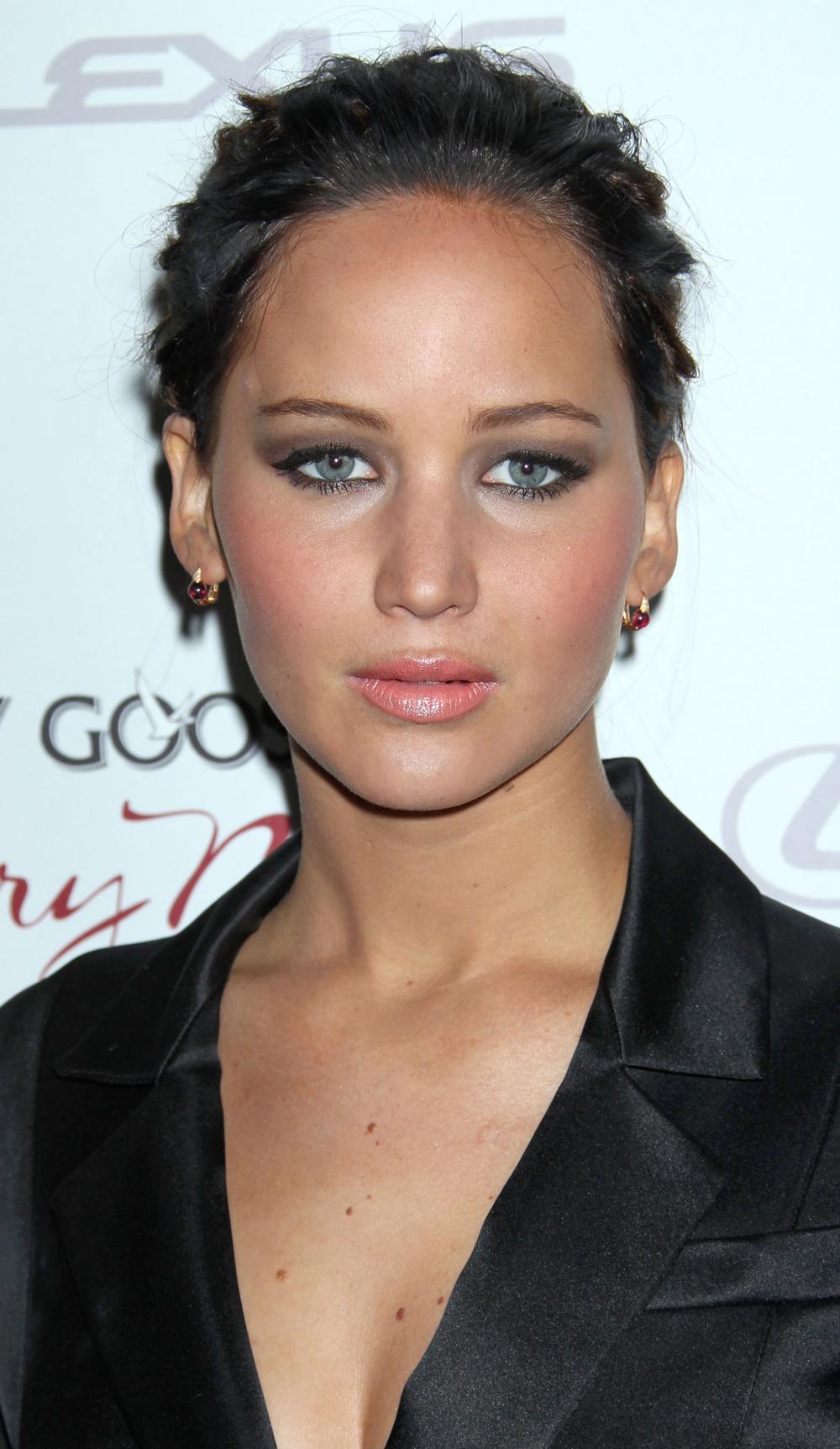 L'intense moment de solitude de Jennifer Lawrence devant les passagers ...