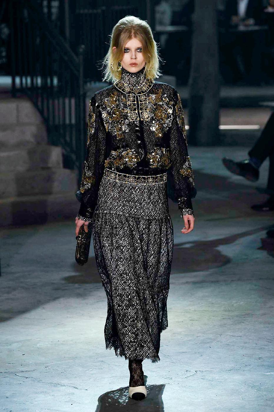 Pharrell Williams visite les ateliers Chanel pour la collection "Paris ...