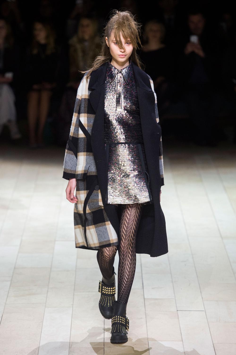 Défilé Burberry Automne-hiver 2016-2017 Prêt-à-porter