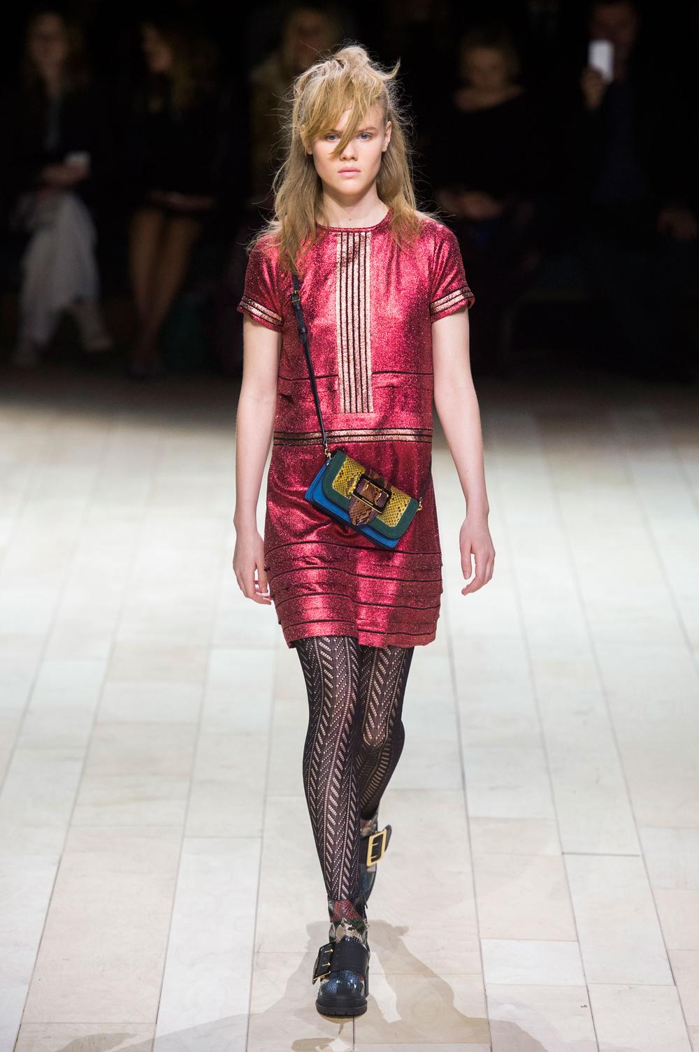 Défilé Burberry Automne-hiver 2016-2017 Prêt-à-porter