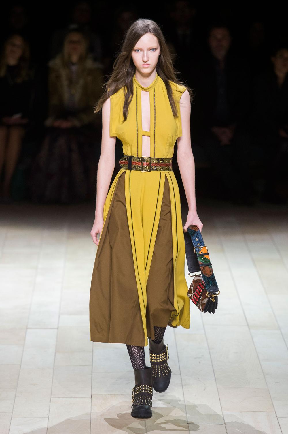 Défilé Burberry Automne-hiver 2016-2017 Prêt-à-porter