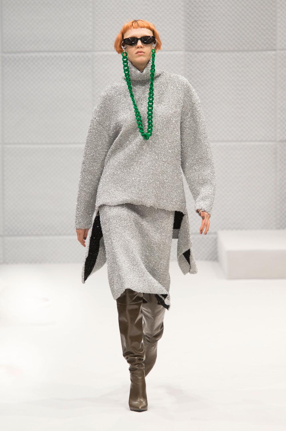 Défilé Balenciaga Automne-hiver 2016-2017 Prêt-à-porter