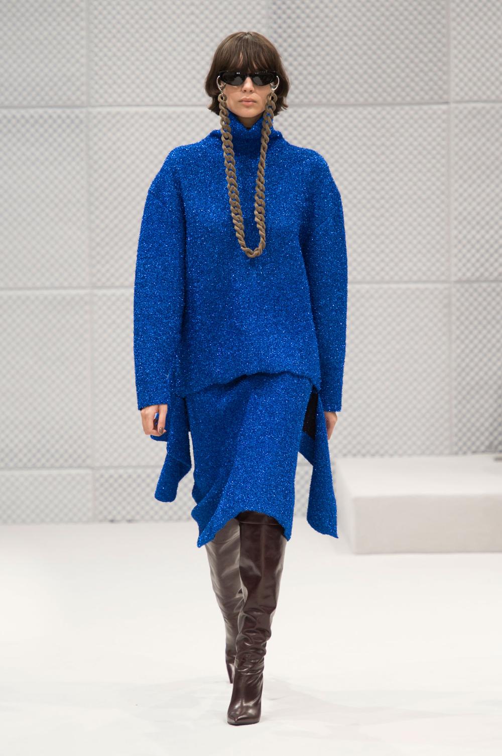 Défilé Balenciaga Automne-hiver 2016-2017 Prêt-à-porter