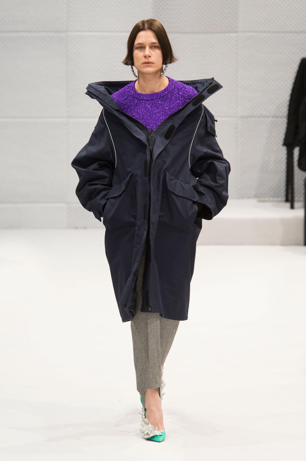 Défilé Balenciaga Automne-hiver 2016-2017 Prêt-à-porter