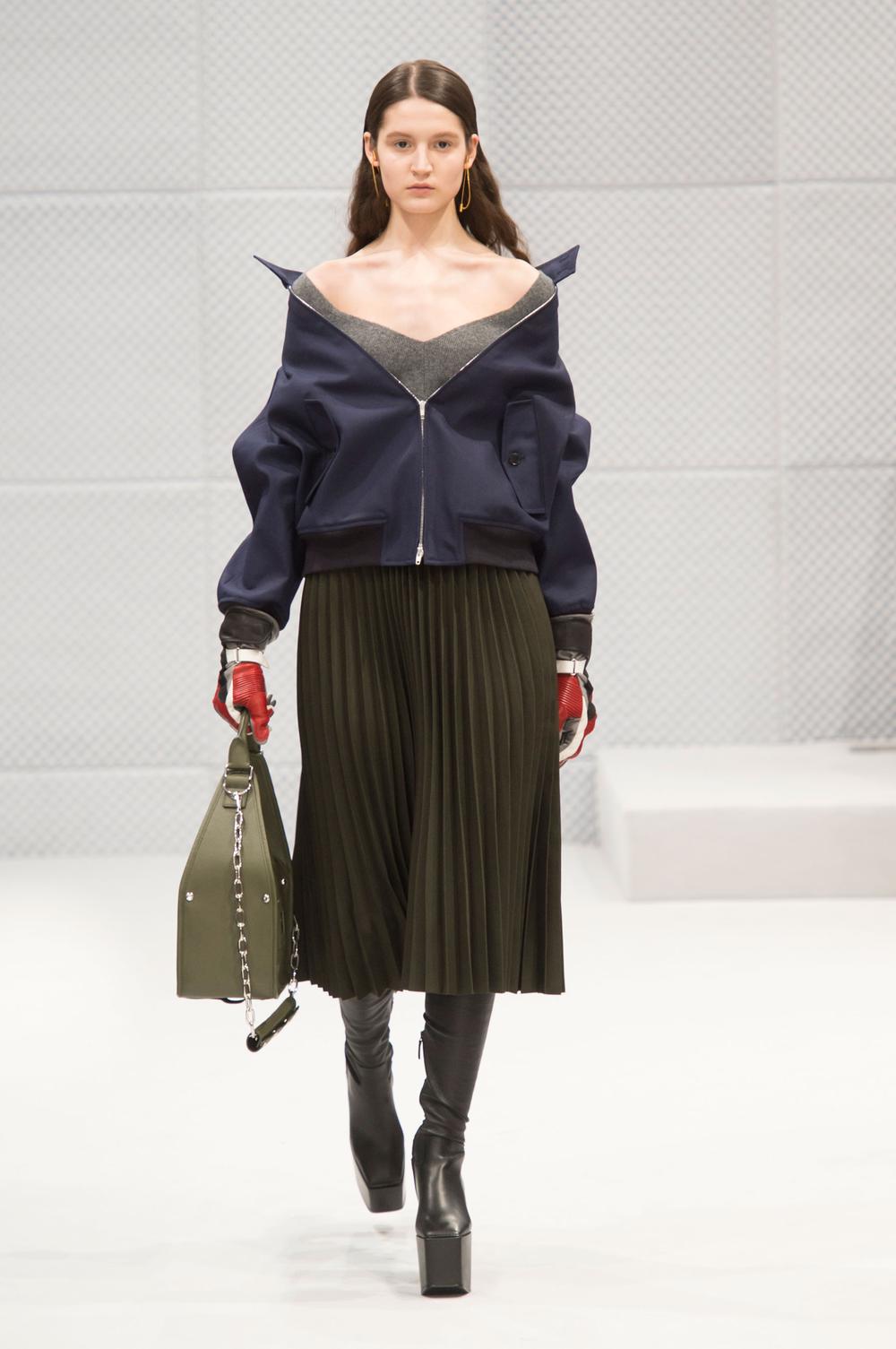 Défilé Balenciaga Automne-hiver 2016-2017 Prêt-à-porter