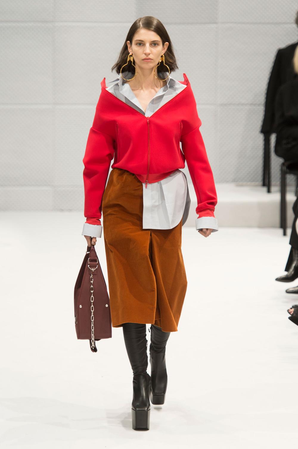 Défilé Balenciaga Automne-hiver 2016-2017 Prêt-à-porter