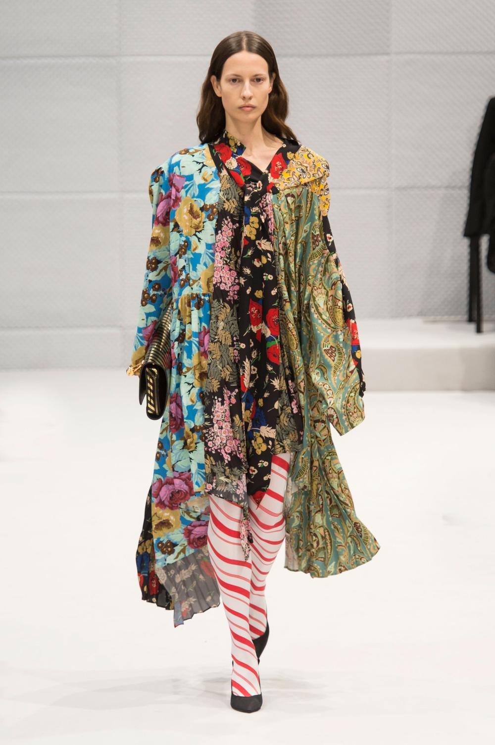 Défilé Balenciaga Automne-hiver 2016-2017 Prêt-à-porter