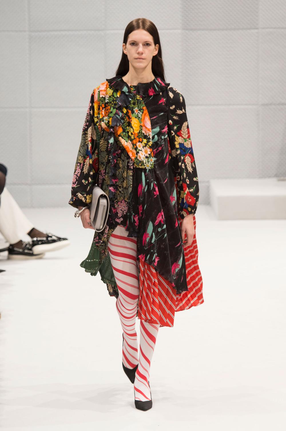 Défilé Balenciaga Automne-hiver 2016-2017 Prêt-à-porter