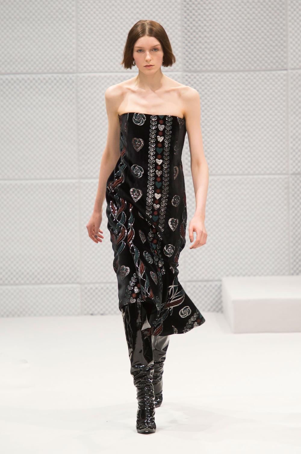 Défilé Balenciaga Automne-hiver 2016-2017 Prêt-à-porter