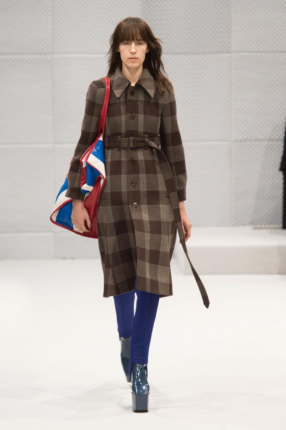 Défilé Balenciaga Automne-hiver 2016-2017 Prêt-à-porter