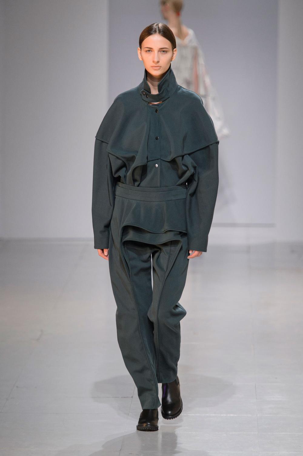 Défilé Hussein Chalayan Automne-hiver 2016-2017 Prêt-à-porter