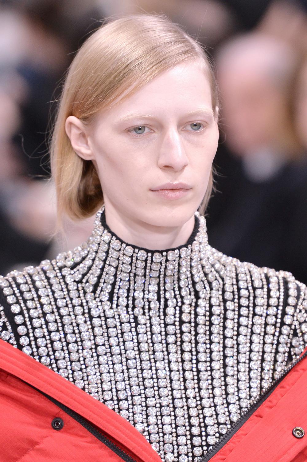 Défilé Balenciaga Automne-hiver 2016-2017 Prêt-à-porter