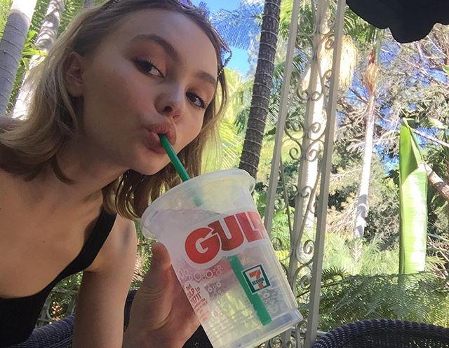 Lily-Rose Depp, icône pop en couverture de "Love Magazine"