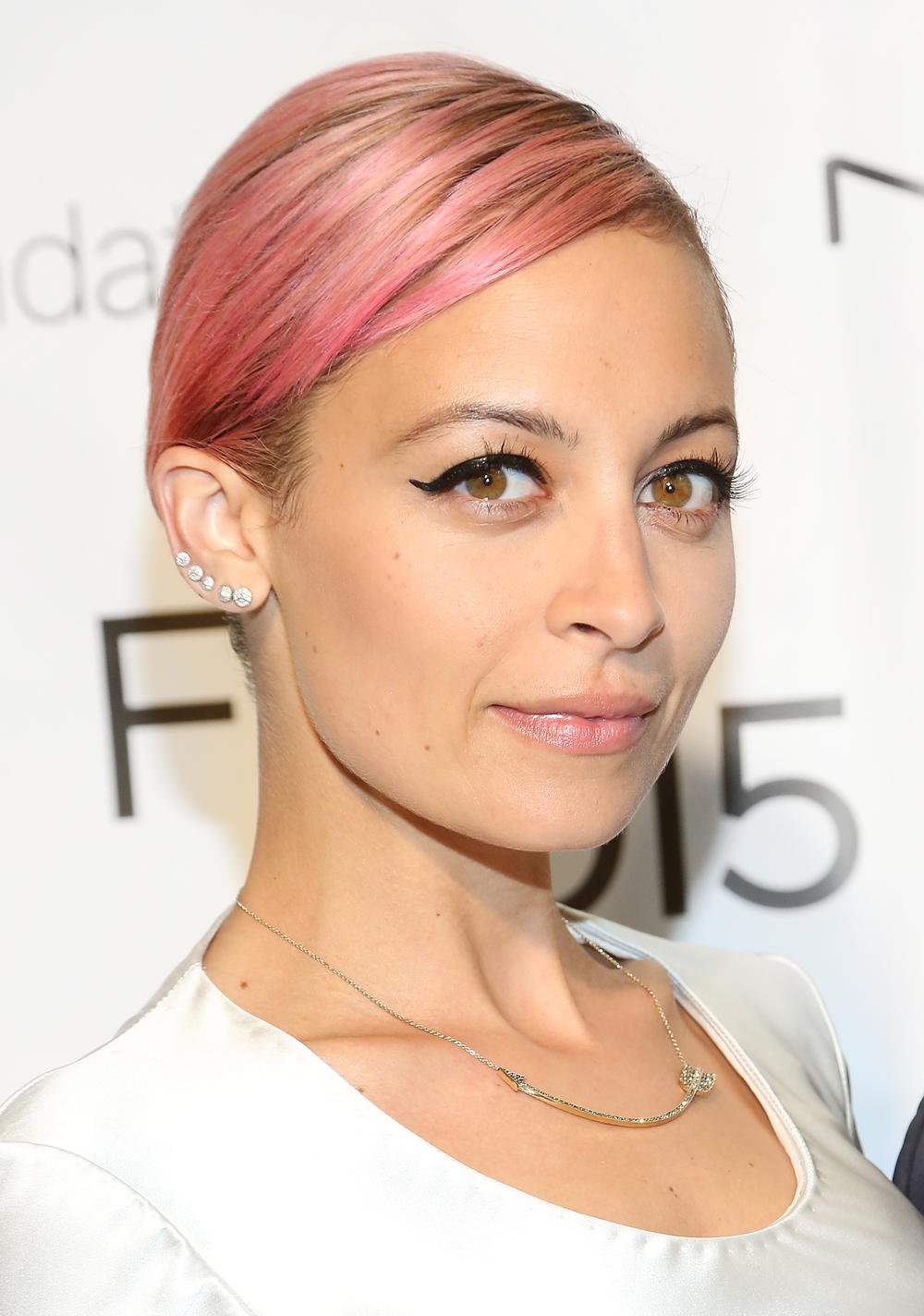 La coloration rose pastel : et pourquoi pas cet été