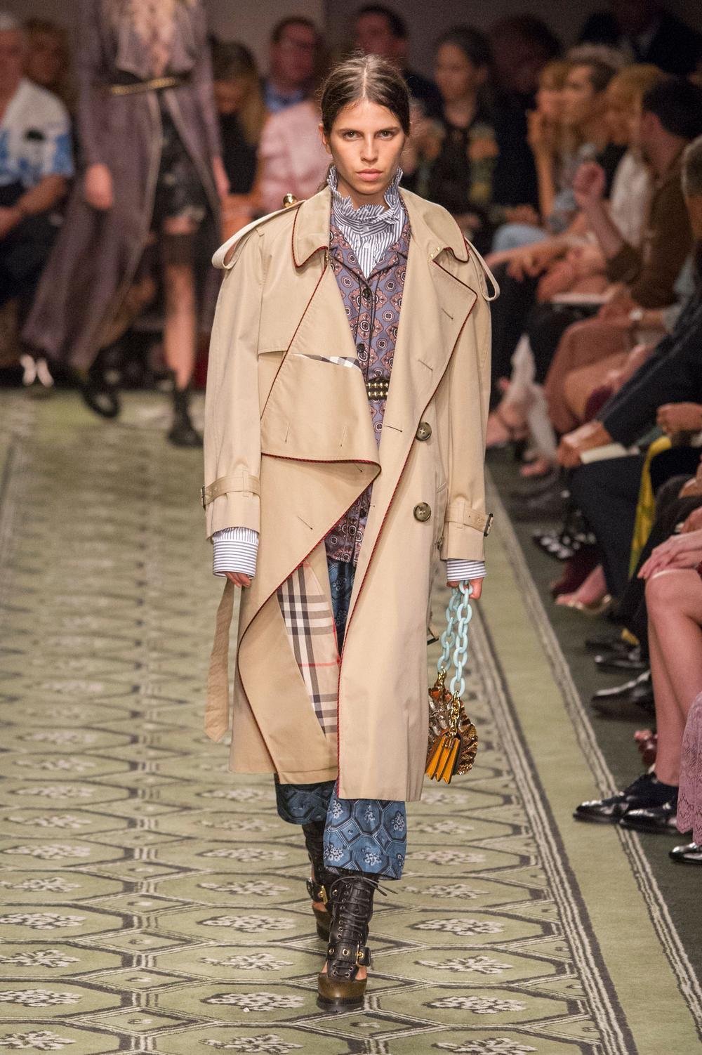 Défilé Burberry Automne 2016 Prêt-à-porter