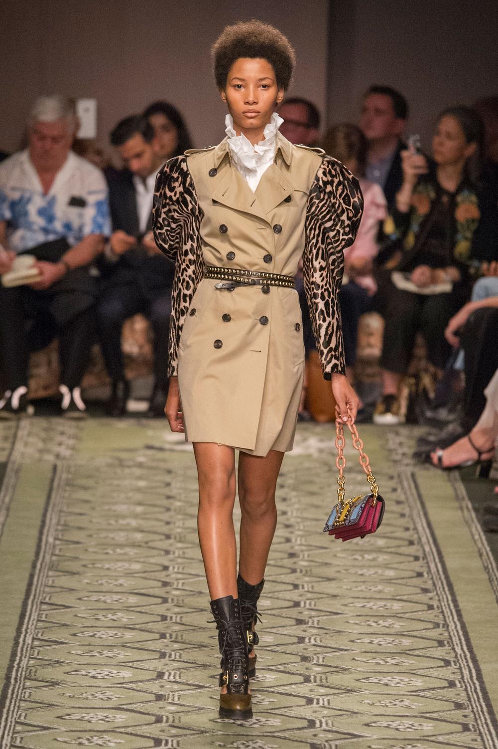 Défilé Burberry Automne 2016 Prêt-à-porter