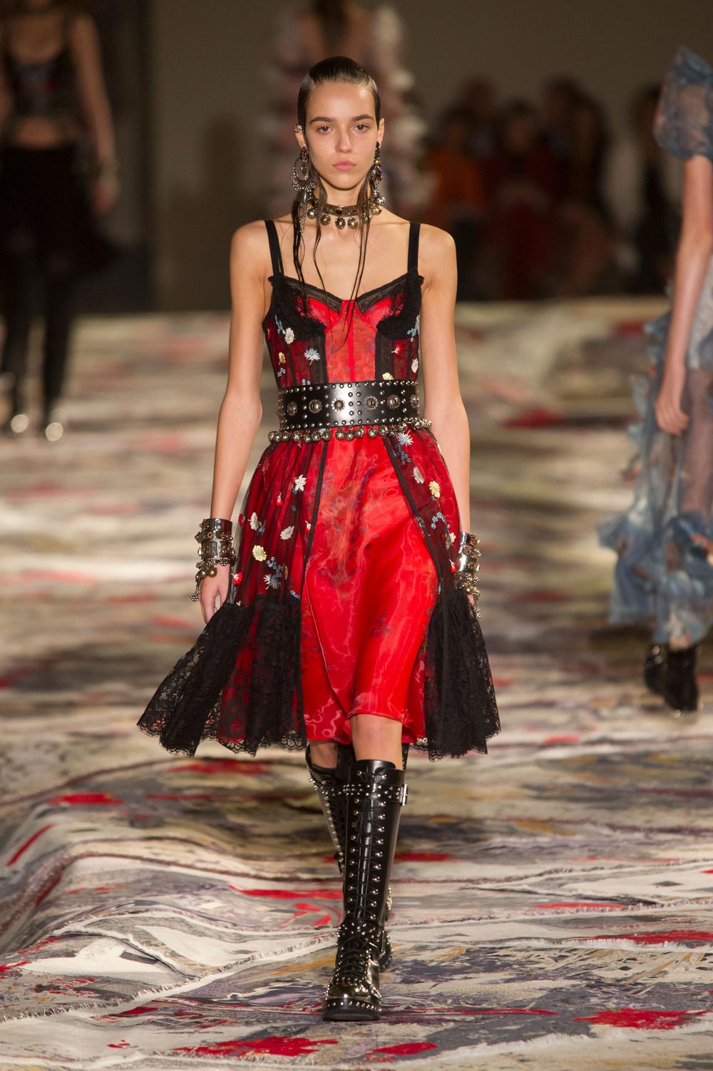 Défilé Alexander Mcqueen Printemps été 2017 Prêt à Porter