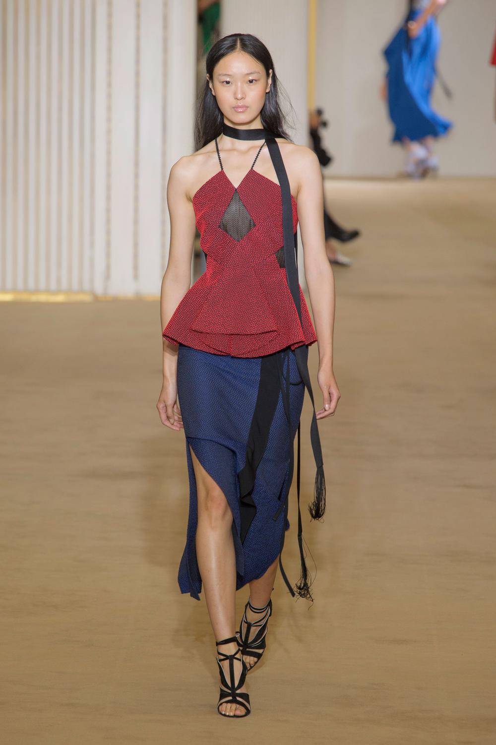 Aiden Curtiss, fille du top model Katoucha, défile pour la première ...