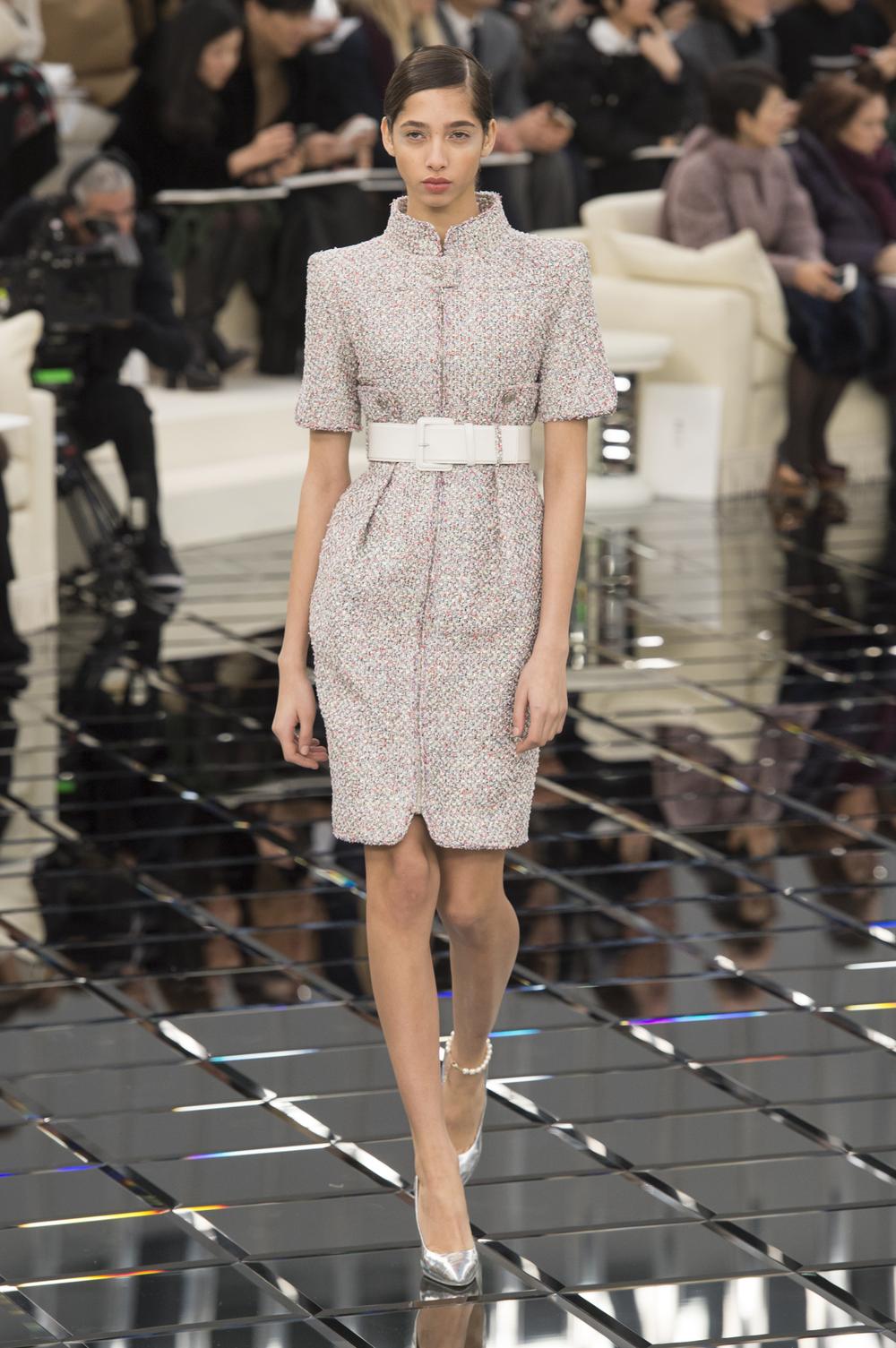 Chanel : dans les secrets de fabrication d'une robe haute couture