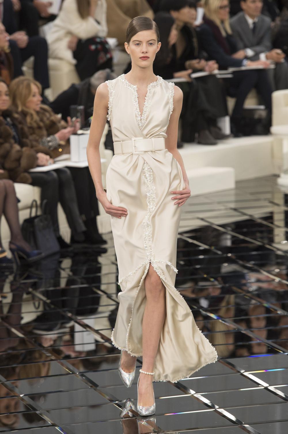 Chanel : dans les secrets de fabrication d'une robe haute couture