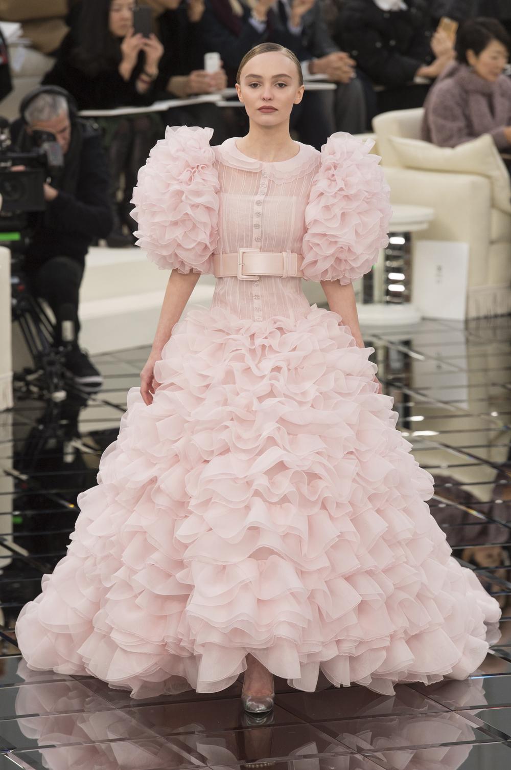 Chanel : dans les secrets de fabrication d'une robe haute couture