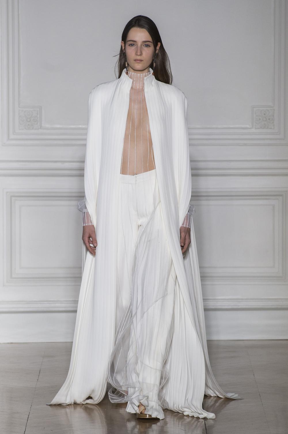 Les couleurs s'imposent avec force sur les défilés haute couture