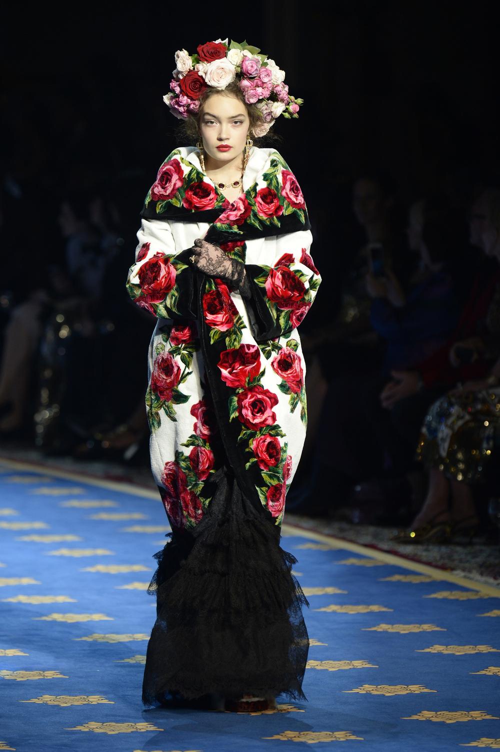 Dolce & Gabbana signe une collection Alta Moda lyrique inspirée par Verdi