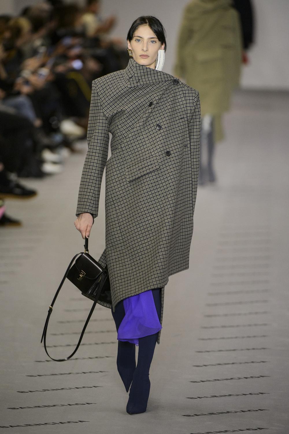 Balenciaga, Céline, Yohji Yamamoto... Les défilés parisiens sous le ...