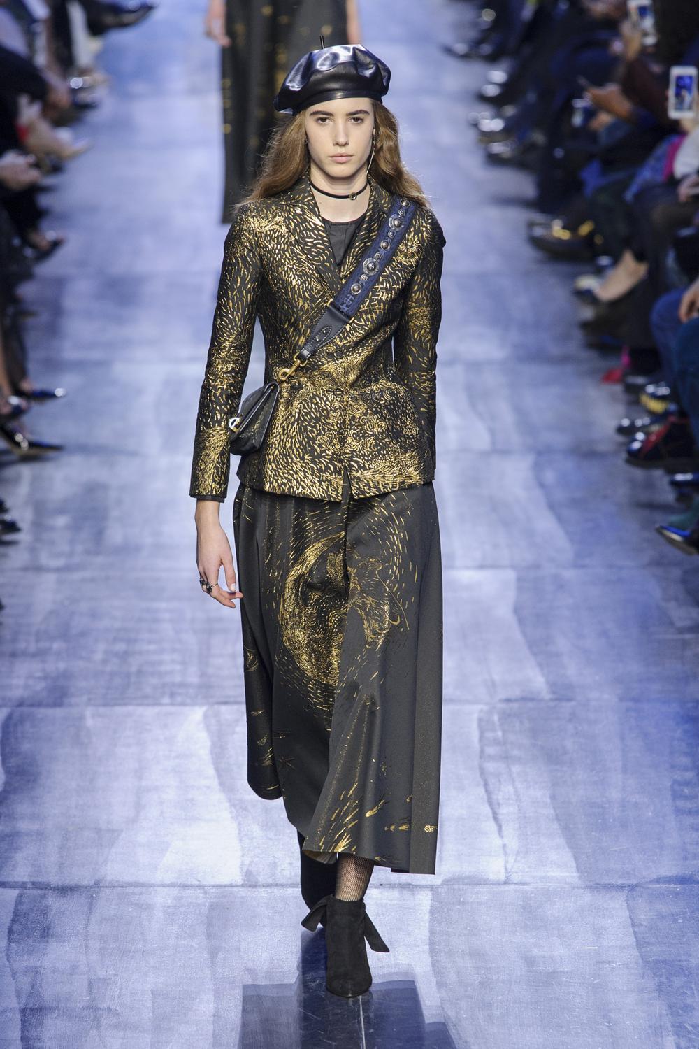 Défilé Dior automne-hiver 2017-2018 : symphonie en bleu