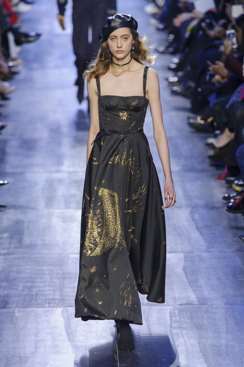 Défilé Dior automne-hiver 2017-2018 : symphonie en bleu