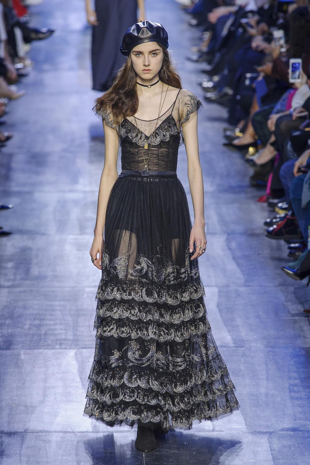 Défilé Dior automne-hiver 2017-2018 : symphonie en bleu