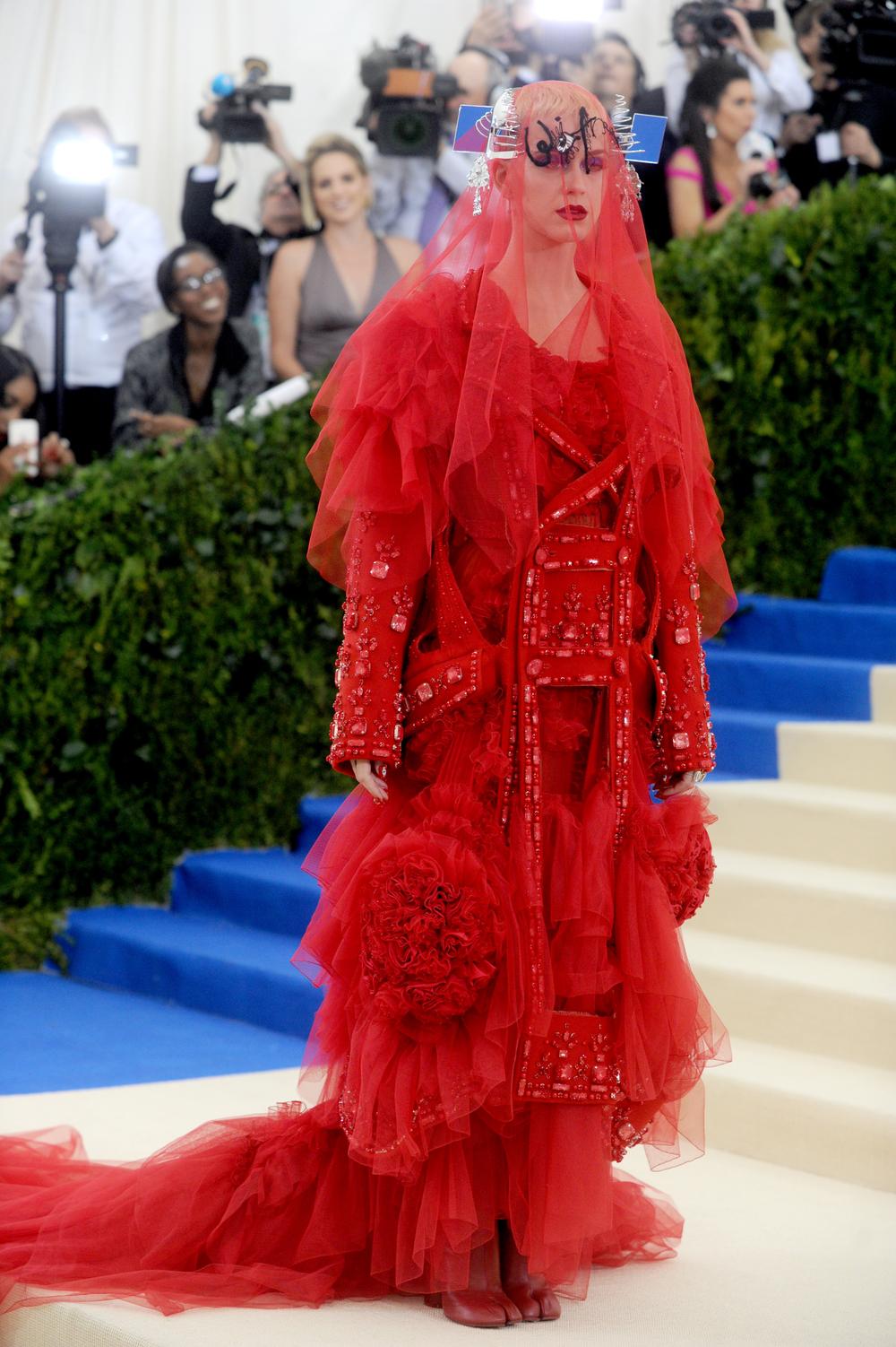 Met Gala 2017 Les Tenues Les Plus Incroyables Du Tapis Rouge