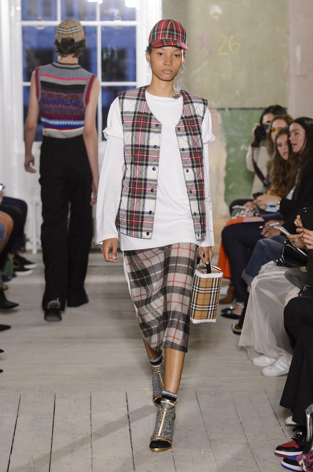 Défilé Burberry Automne-hiver 2017-2018 Prêt-à-porter