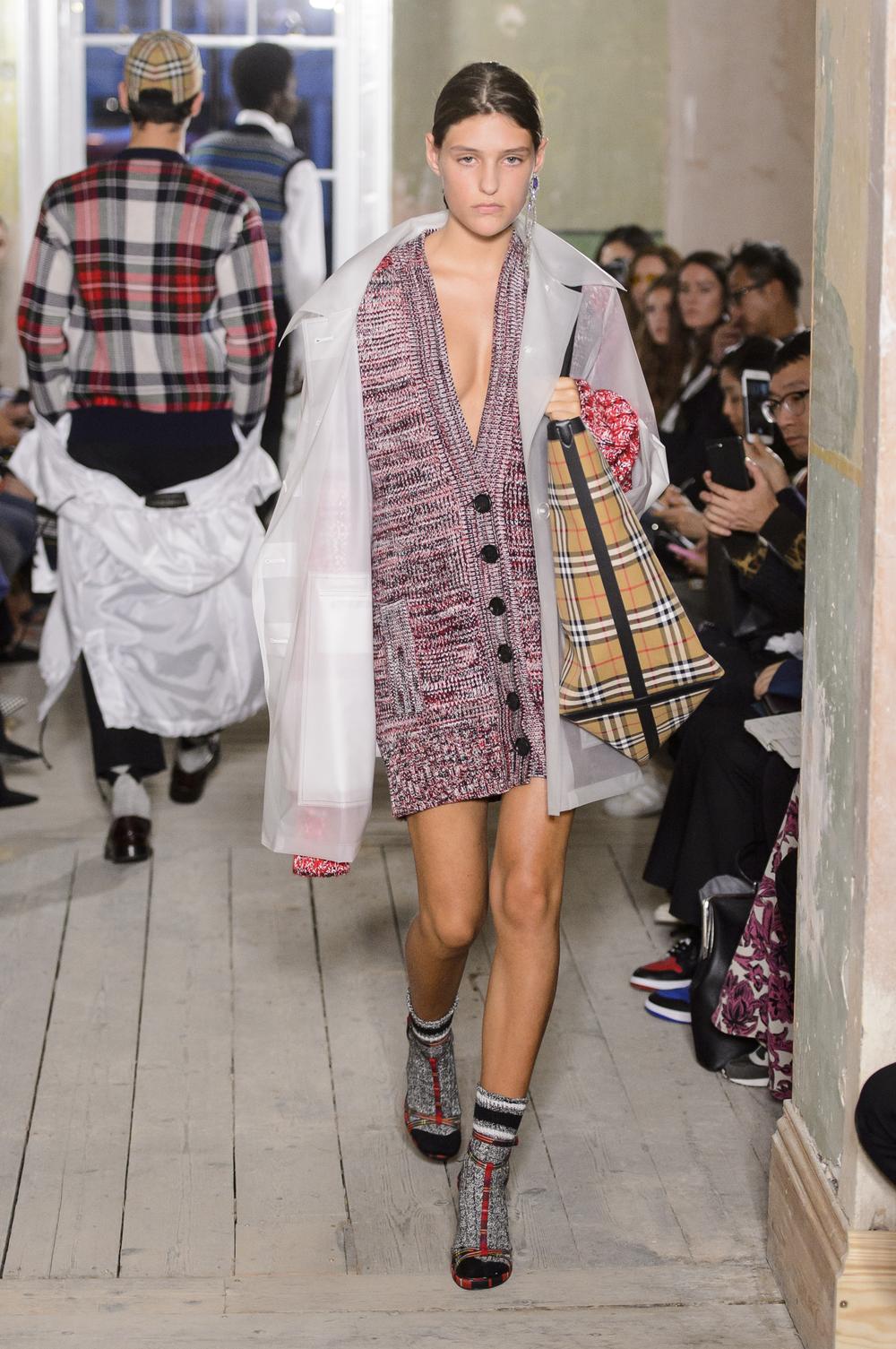 Défilé Burberry Automne-hiver 2017-2018 Prêt-à-porter