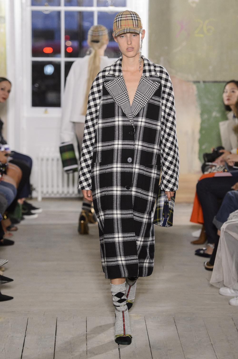 Défilé Burberry Automne-hiver 2017-2018 Prêt-à-porter