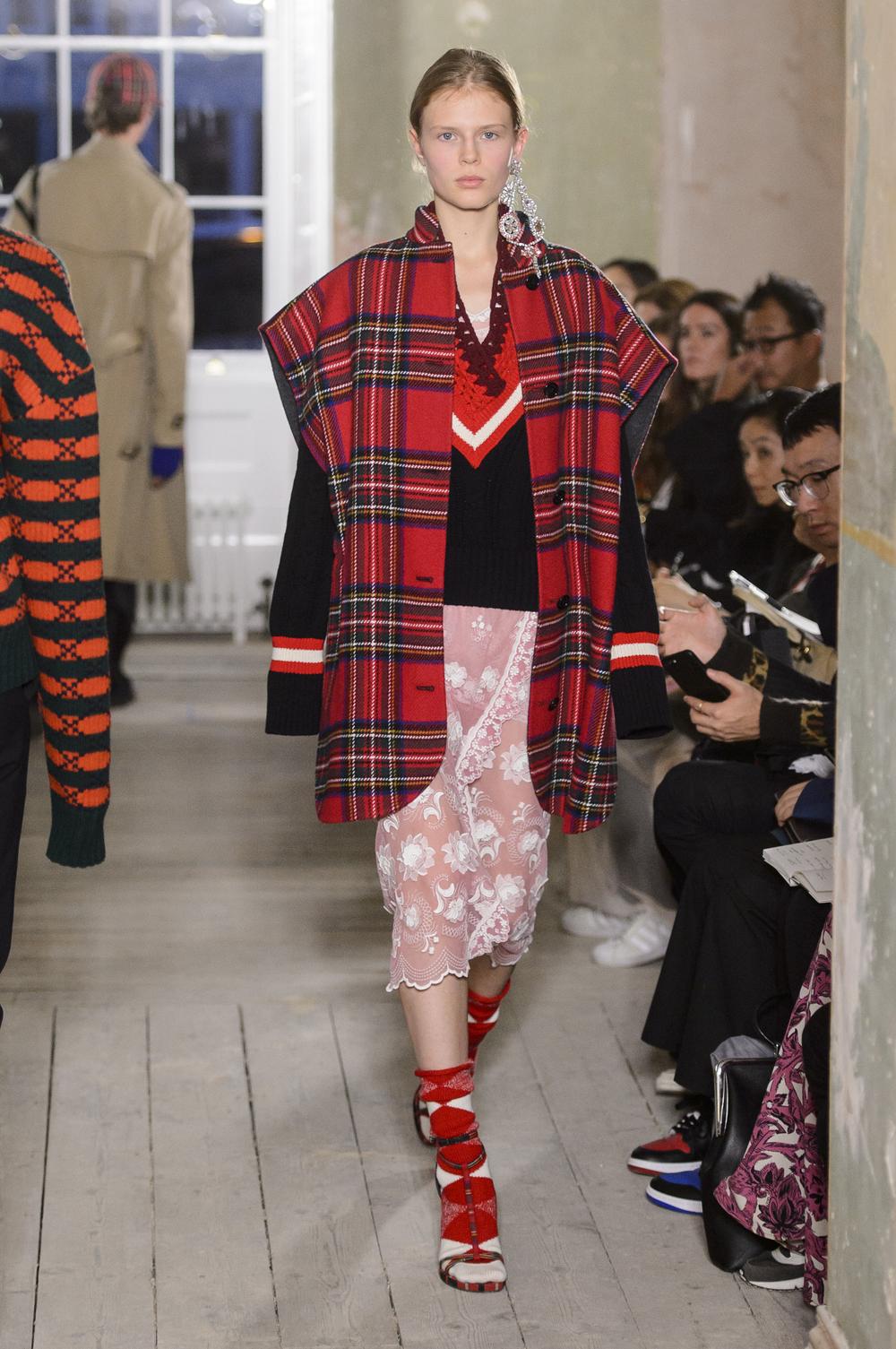 Défilé Burberry Automne-hiver 2017-2018 Prêt-à-porter