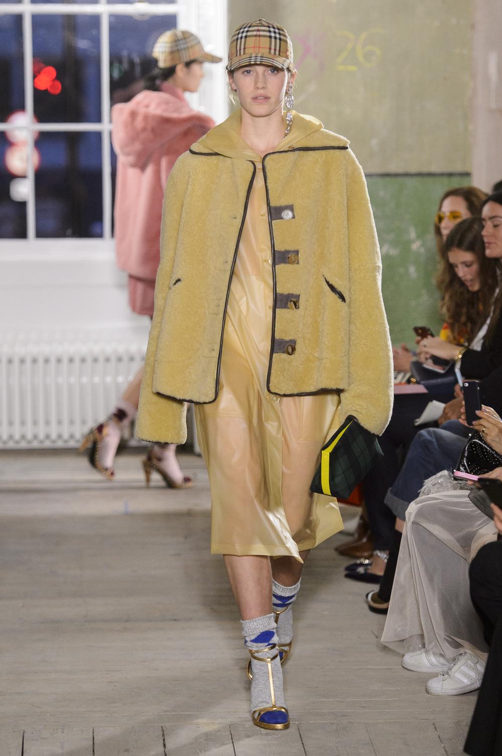 Défilé Burberry Automne-hiver 2017-2018 Prêt-à-porter