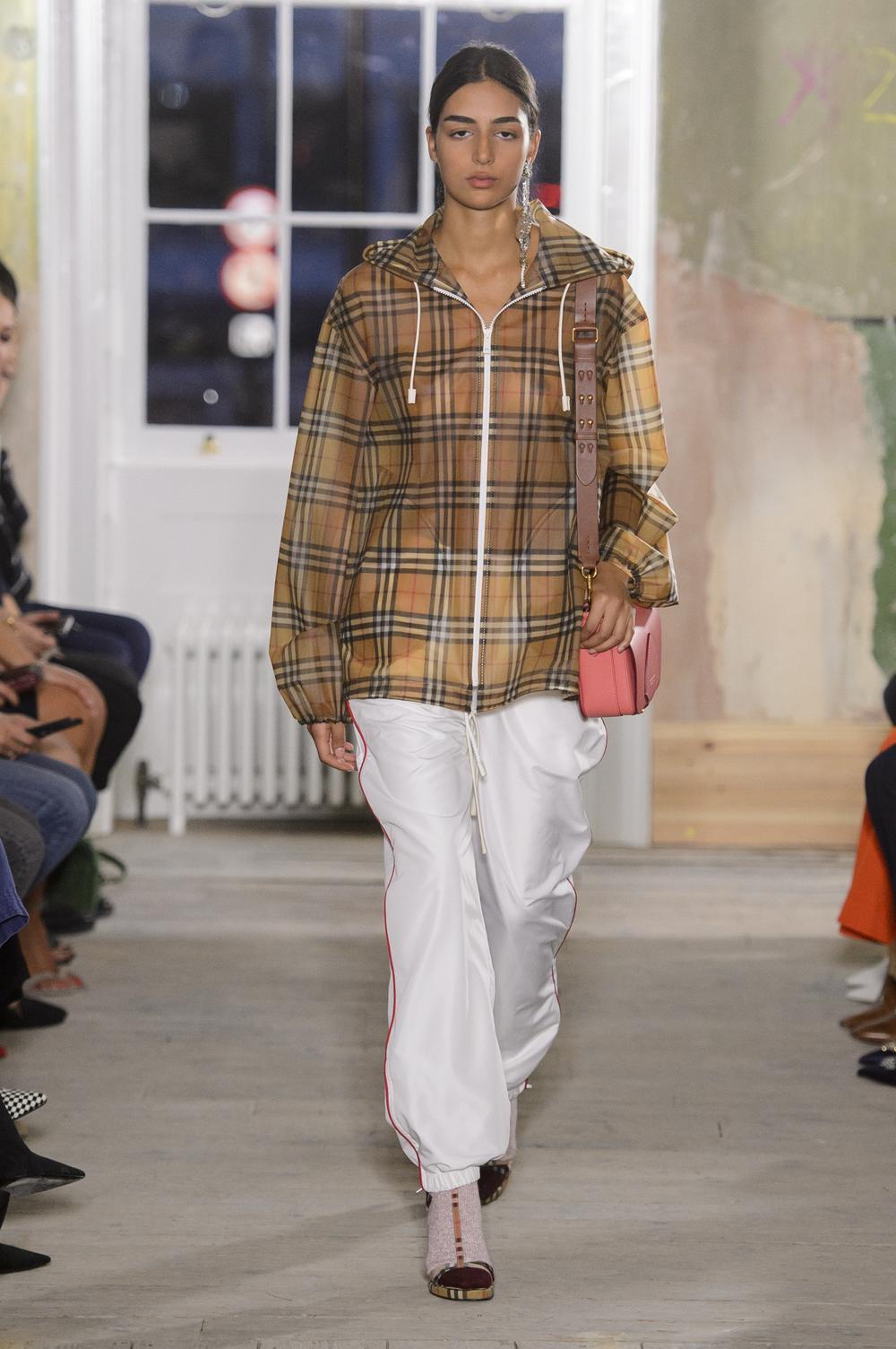 Défilé Burberry Automne-hiver 2017-2018 Prêt-à-porter