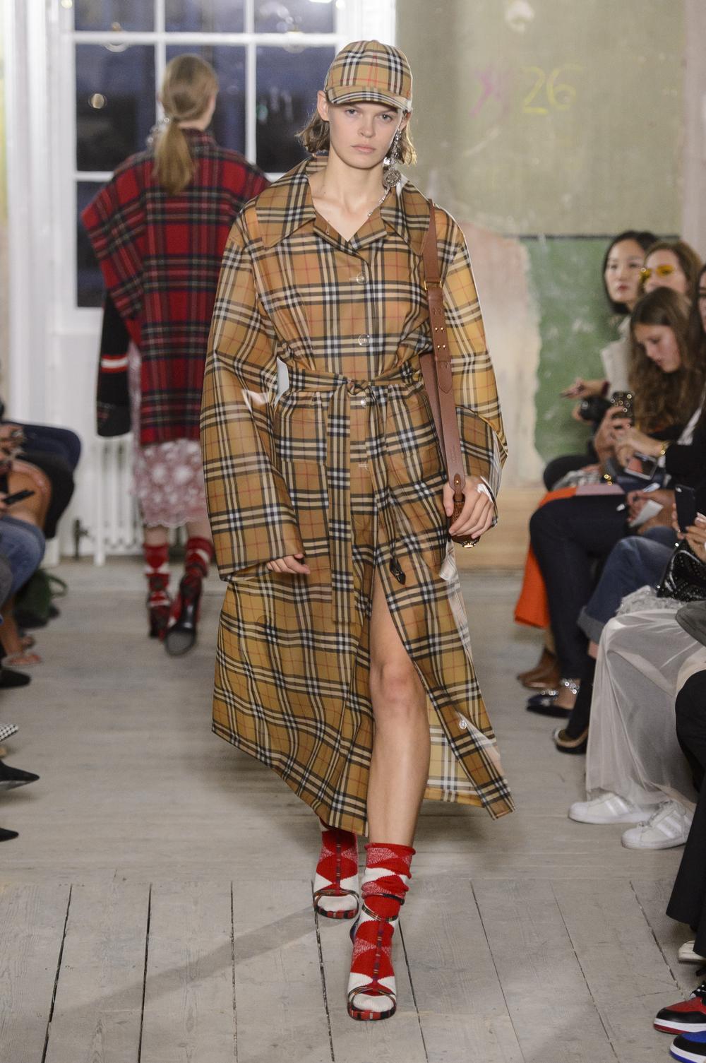 Défilé Burberry Automne-hiver 2017-2018 Prêt-à-porter