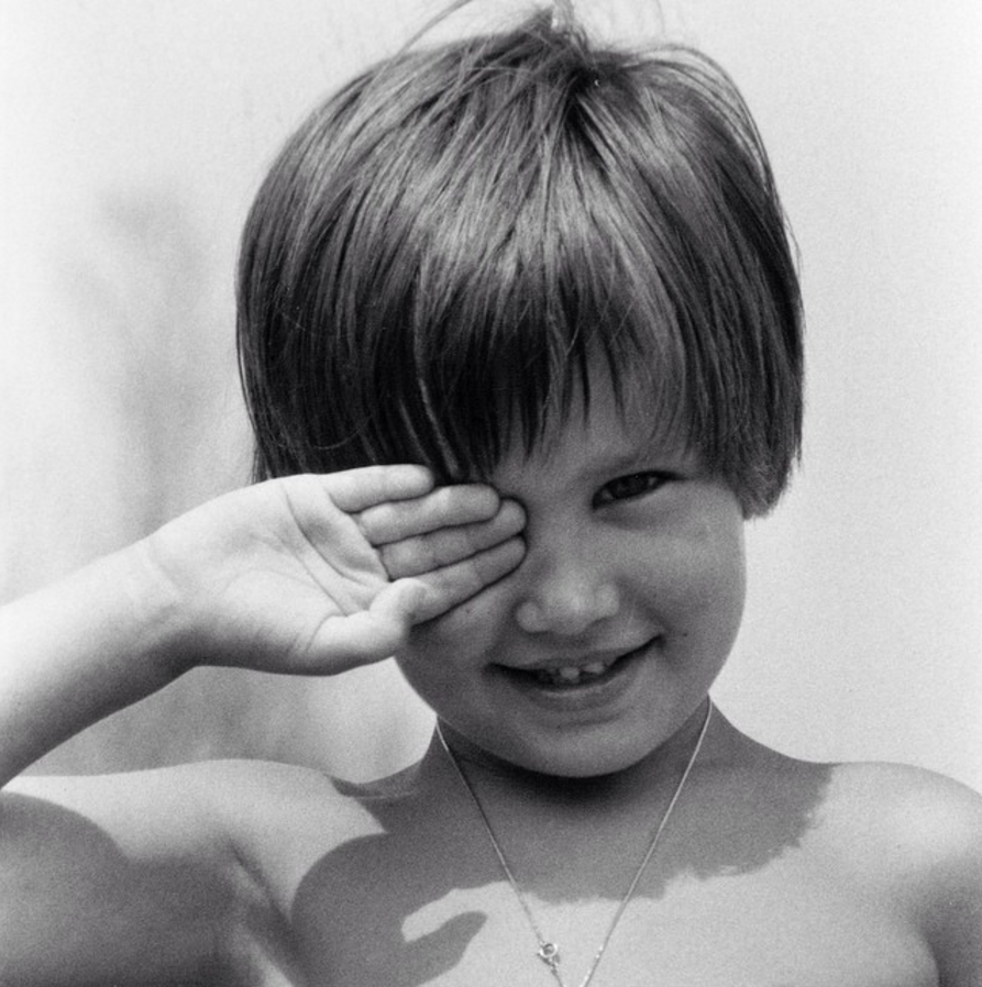 Pour la Journée des filles, les stars ressortent leurs photos d'enfance