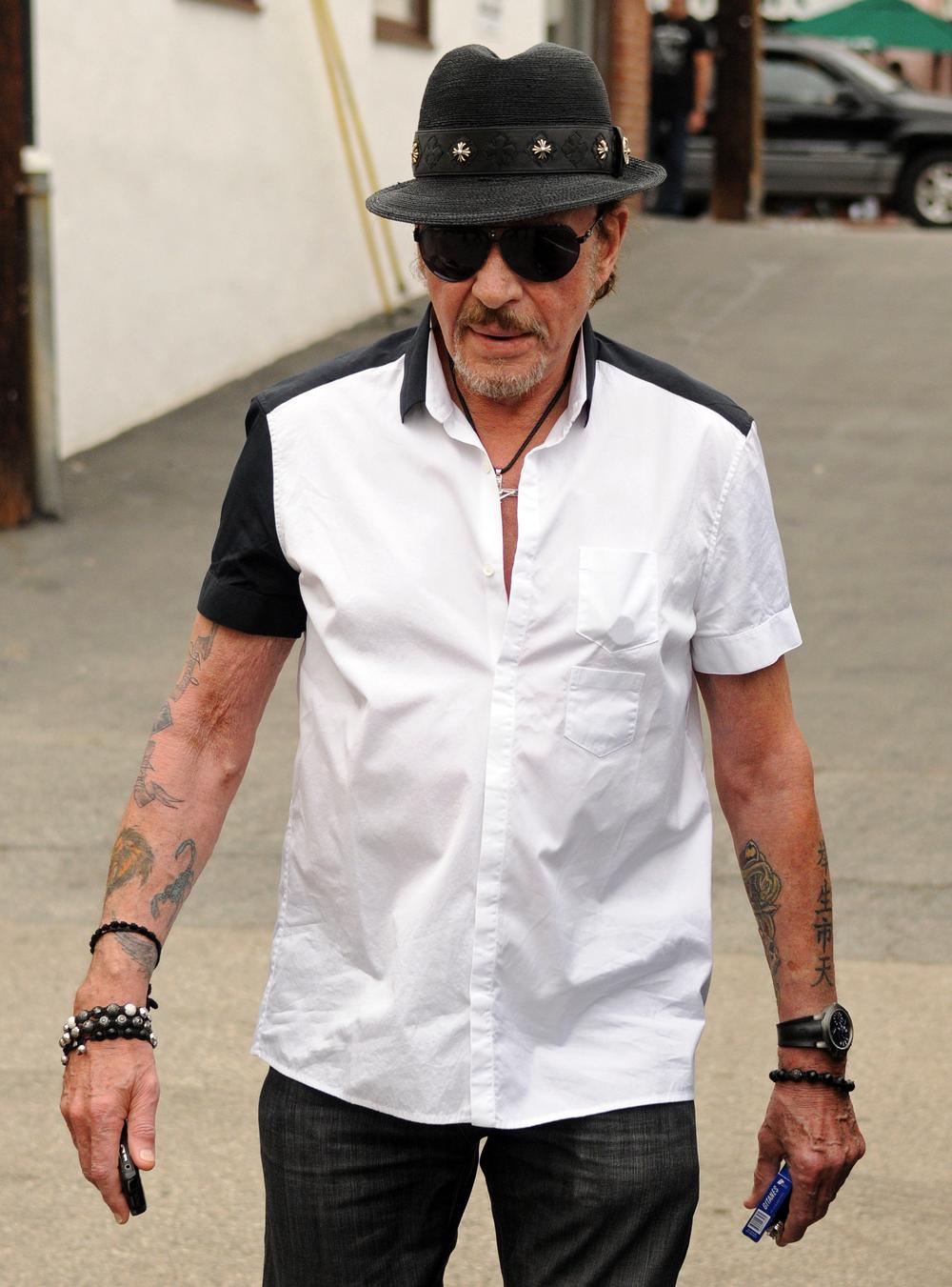 À la ville, à la scène : le style rock de Johnny Hallyday