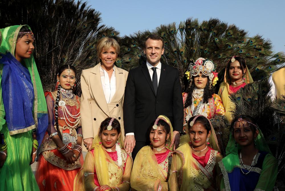 Les photos romantiques du couple Macron en Inde