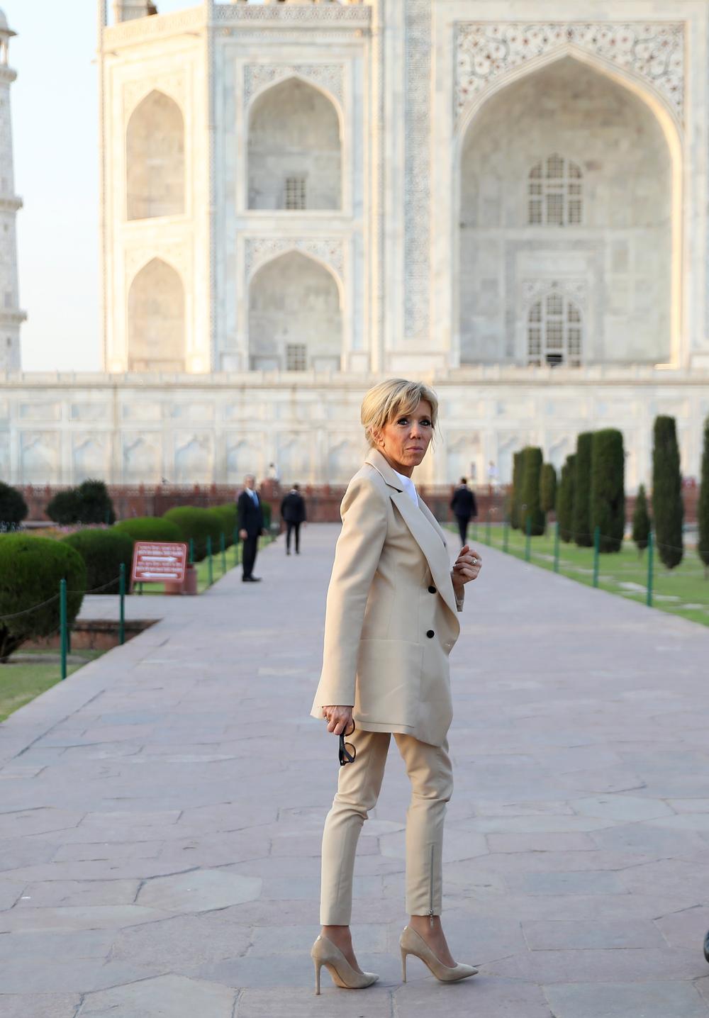 Les photos romantiques du couple Macron en Inde